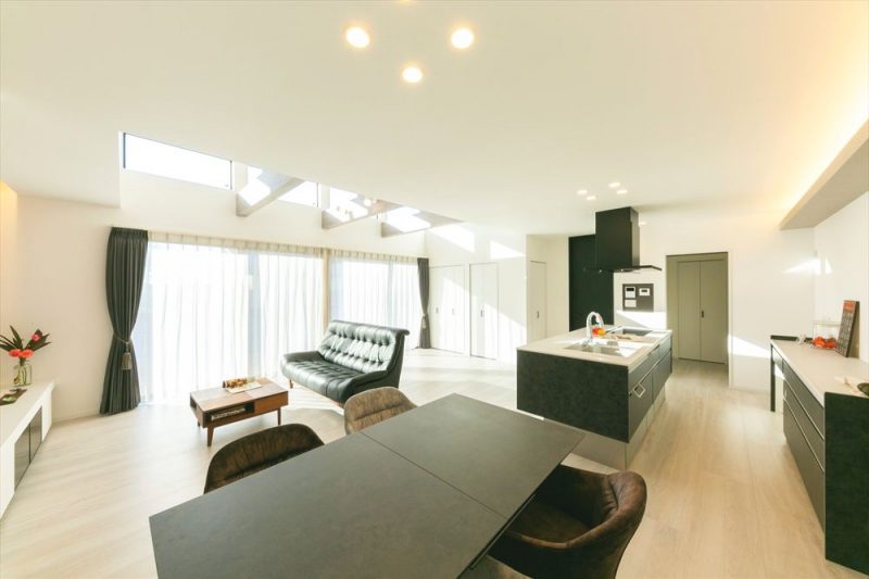 広いリビングがある憧れの平屋｜LDK20～30畳の間取り事例や広く見せるコツを紹介 - 茨城・栃木で注文住宅・リフォームなら感動ハウス