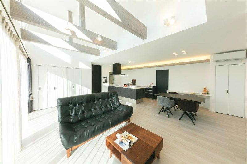 広いリビングがある憧れの平屋｜LDK20～30畳の間取り事例や広く見せるコツを紹介 - 茨城・栃木で注文住宅・リフォームなら感動ハウス