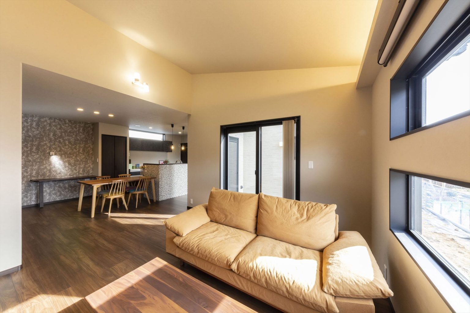 広いリビングがある憧れの平屋｜LDK20～30畳の間取り事例や広く見せるコツを紹介 - 茨城・栃木で注文住宅・リフォームなら感動ハウス